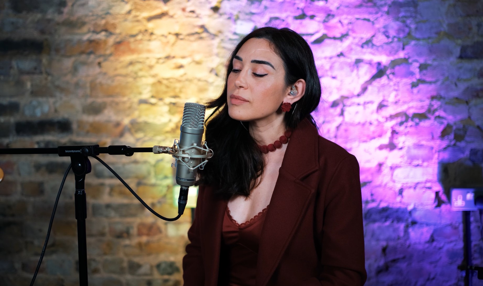 Suna Alan'dan Kürtçe "Ederlezi" Yorumu: “Ez Dilerzim” (Üşüyorum ...